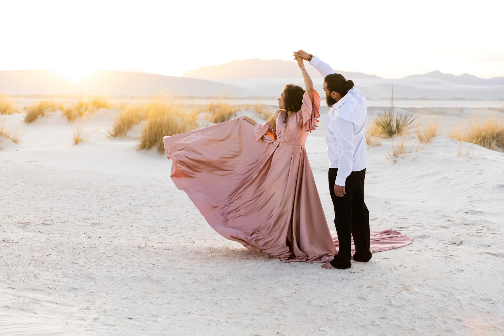 Couple Session at White Sands National Park | Rachael & Dennis - katiegilbertphotography.com