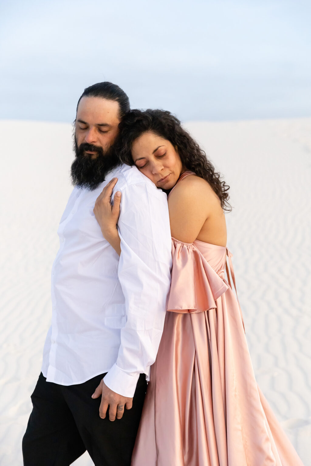 Couple Session at White Sands National Park | Rachael & Dennis - katiegilbertphotography.com