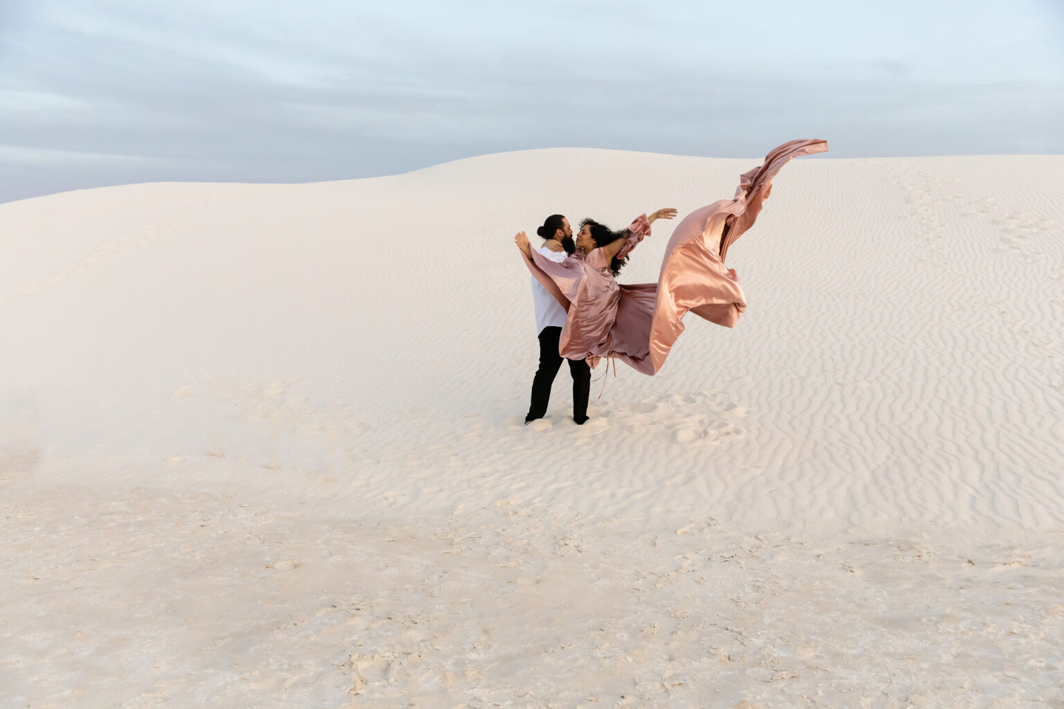 Couple Session at White Sands National Park | Rachael & Dennis - katiegilbertphotography.com