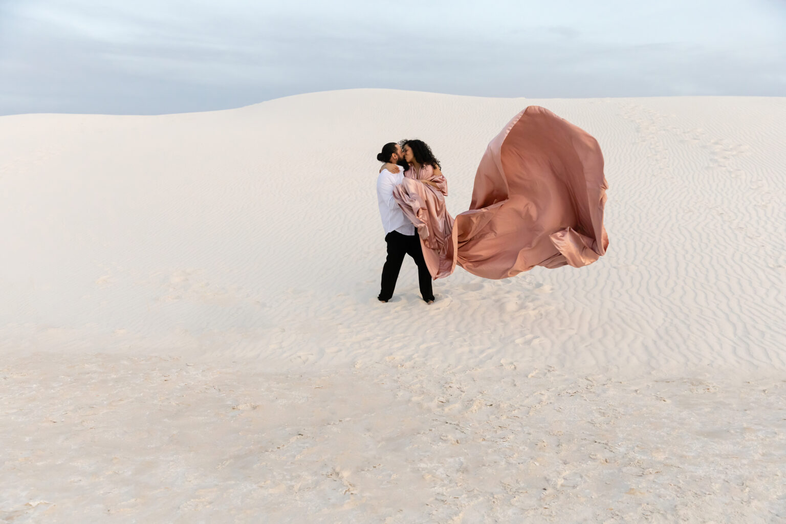 Couple Session at White Sands National Park | Rachael & Dennis - katiegilbertphotography.com