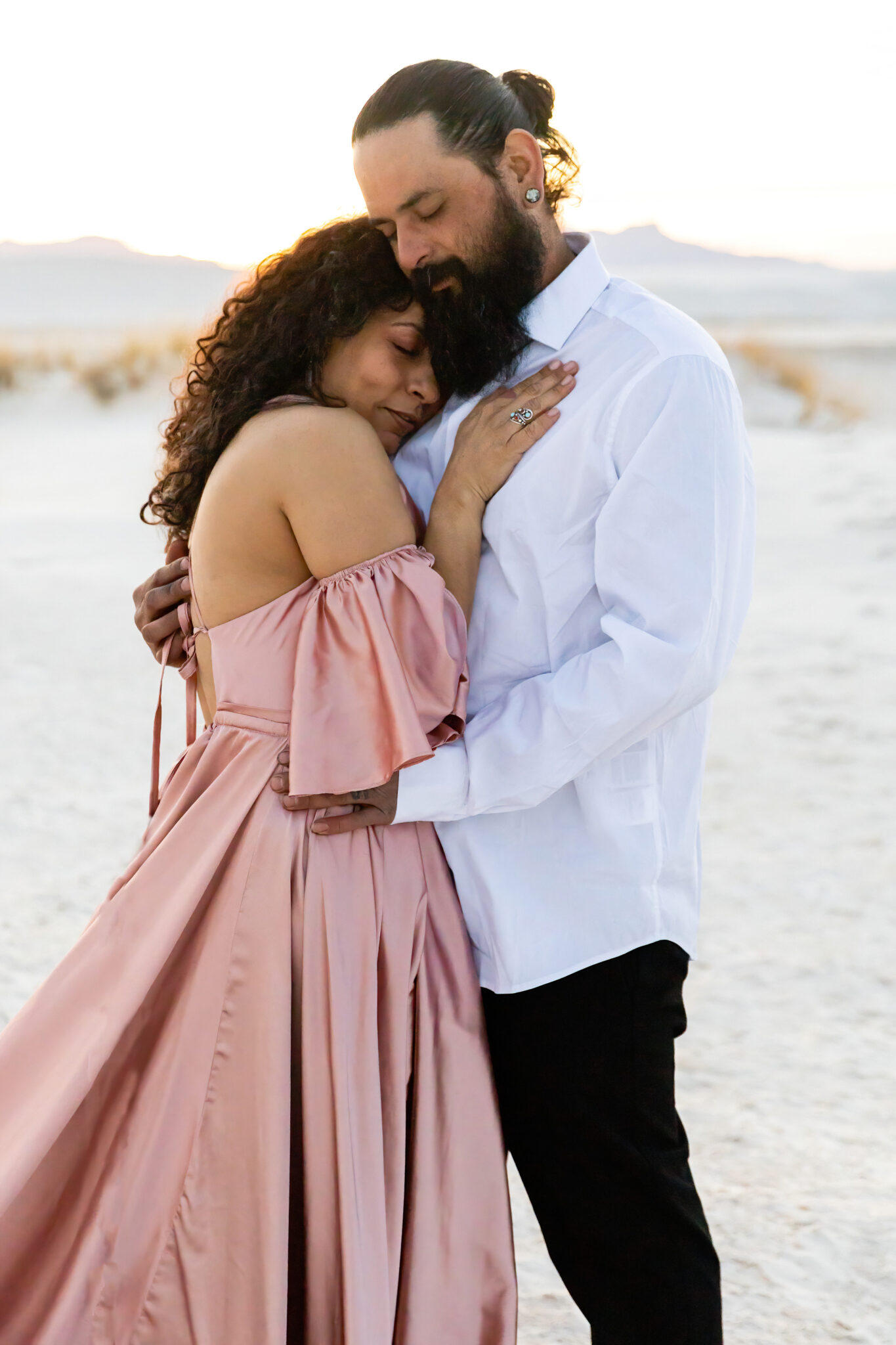 Couple Session at White Sands National Park | Rachael & Dennis - katiegilbertphotography.com