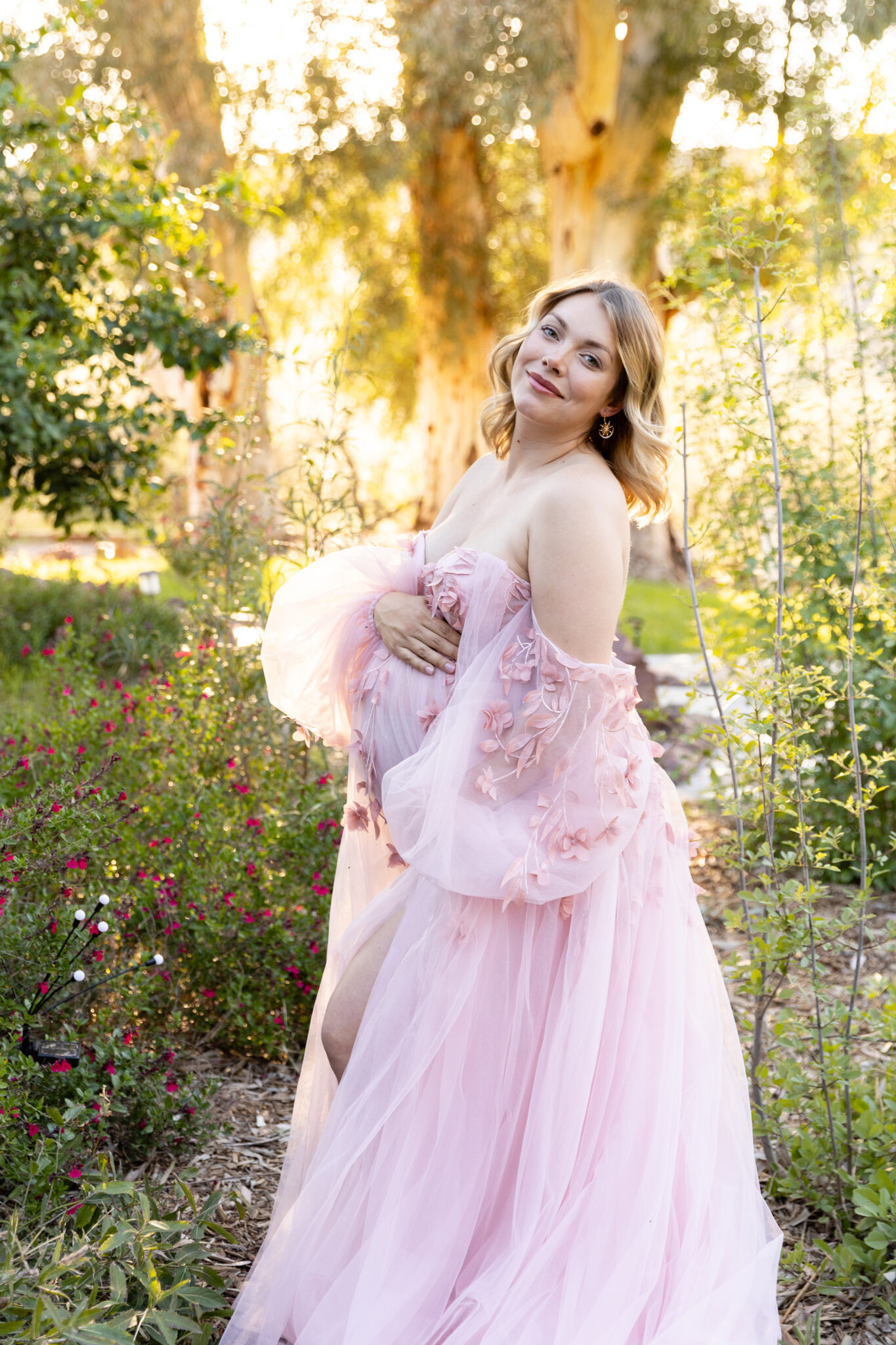 Aleshia’s Whimsical Maternity Session at Aravaipa Farms - katiegilbertphotography.com